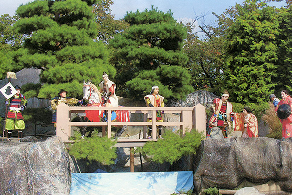 The legend of the Sodetome Bridge (Midori Bridge) | Matsumoto Castle ...