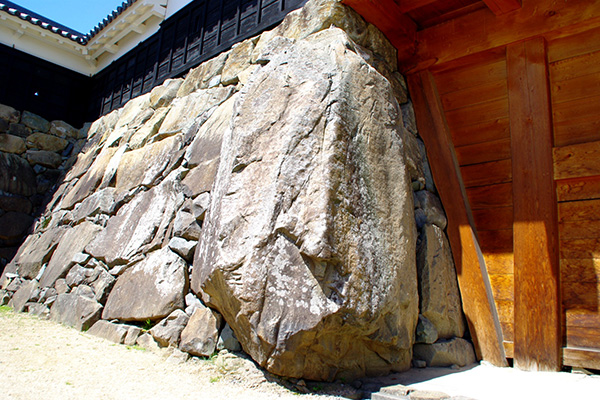The legend of the Genba stone | Matsumoto Castle, National Treasure of ...